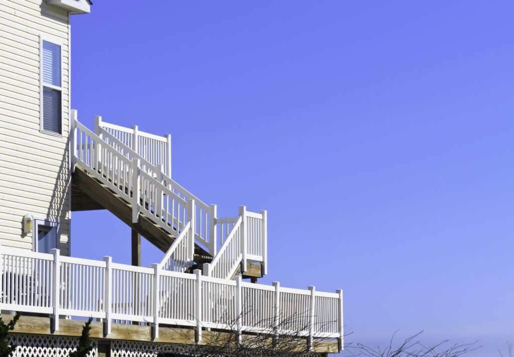 Single-Level vs. Multi-Level Decks: Which is Right for Your Home?