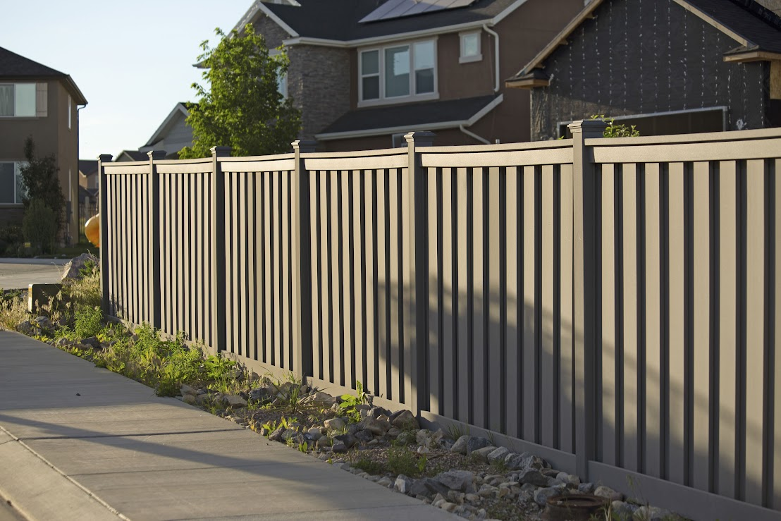 Choosing the Right Vinyl Fence Color | Saddleback